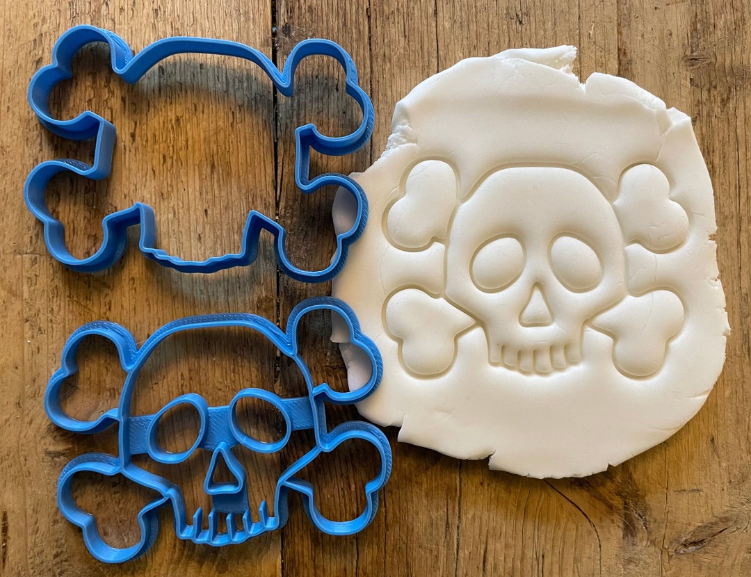 Skull and Crossbones Pirate Cookie Cutter, Biscuit Cutter Icing Fondant ...