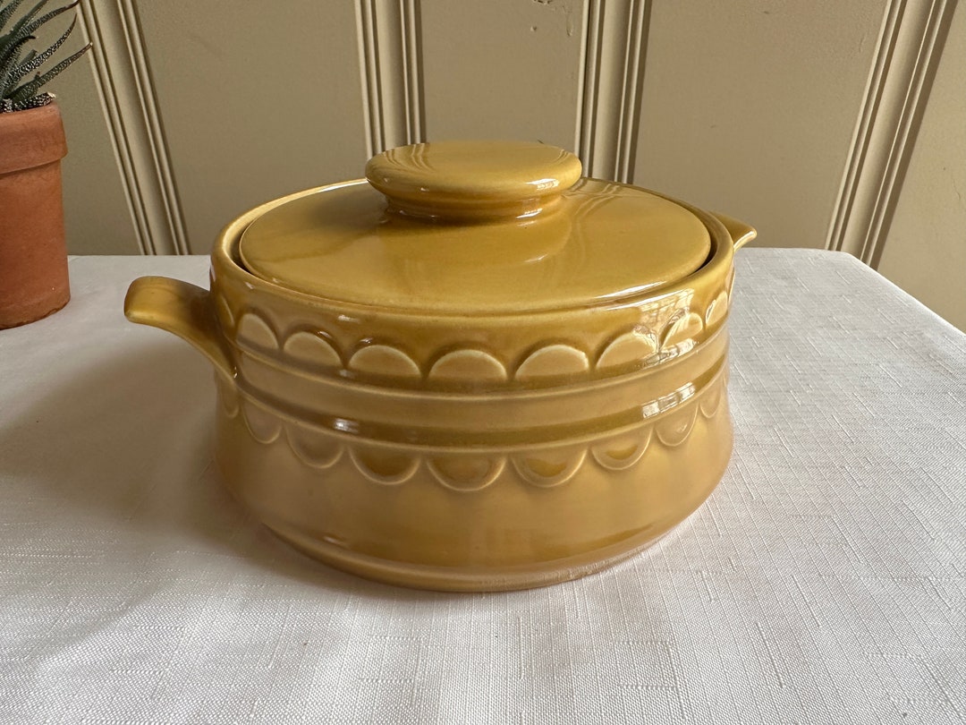 Coventry Castilian Gold Yellow Round Covered Vegetable Casserole Dish ...