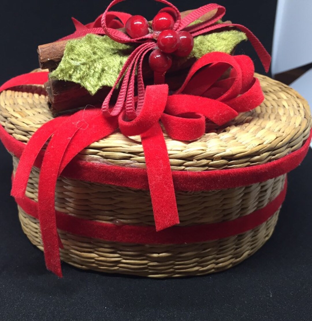 Small Sweet Grass Oval Basket With Lid, Embellished With Red Velvet ...