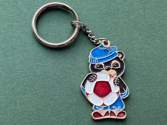 RARE Keychain Olympic bear football. Sport Pin. Olymp… - Gem