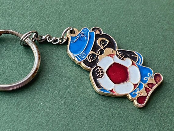 RARE Keychain Olympic bear football. Sport Pin. Olymp… - Gem