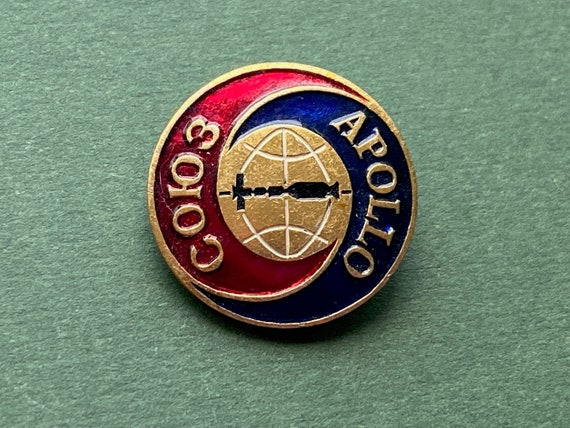 Soyuz-Apollo Pin. Vintage collectible badge, Soviet V… - Gem