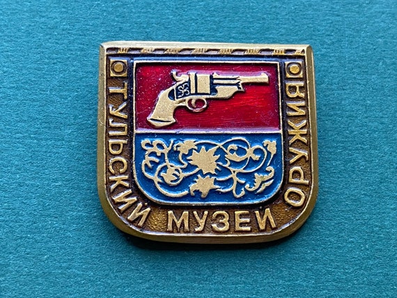 Weapons Museum. Revolver Pin Vintage Collectible Badge Pin - Etsy