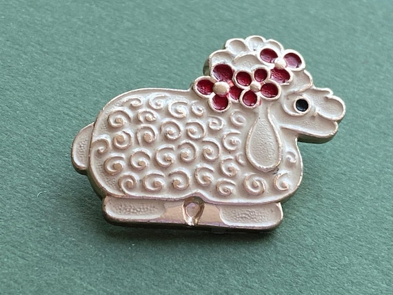 RARE Lamb Pin. Vintage collectible badge, USSR А8 - Gem