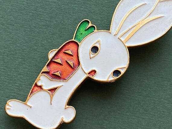 RARE Hare with Carrot Pin. Vintage collectible childr… - Gem
