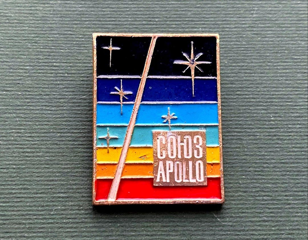 RARE Soyuz-apollo, Rainbow Pin. Vintage Collectible Badge, Soviet Union ...