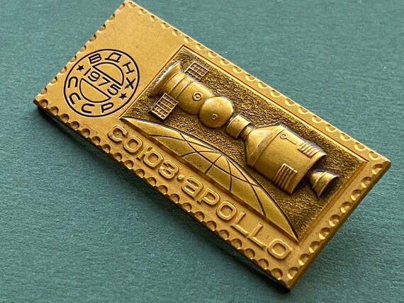 Soyuz-Apollo Pin. Vintage collectible badge, Soviet V… - Gem