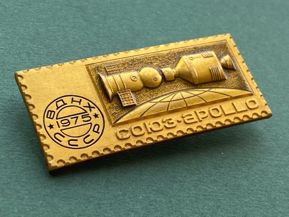 Soyuz-Apollo Pin. Vintage collectible badge, Soviet V… - Gem