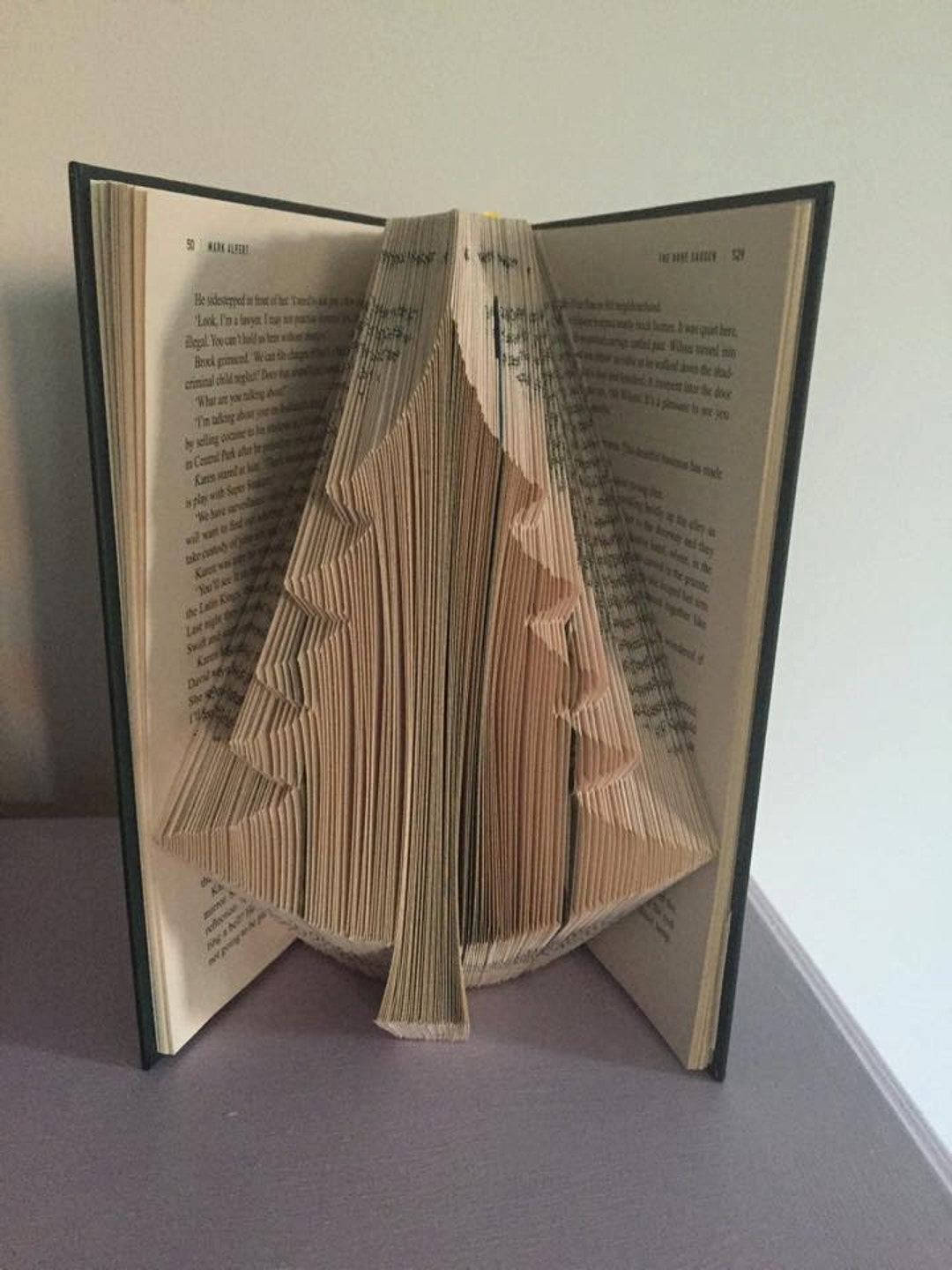 Book Folding Pattern for a Large Christmas Tree Pine Tree free Tutorial ...