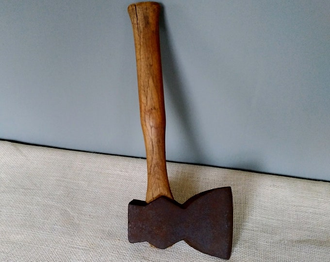 Rusty Hatchet // Vintage Antique Primitive // Tool // Wood - Etsy