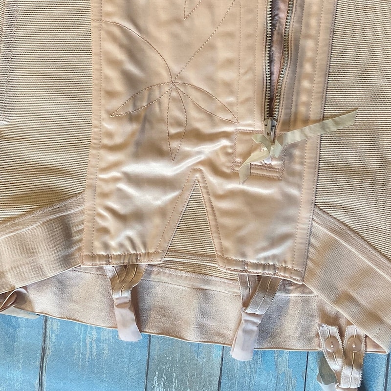 Louis Girdles - Etsy Canada