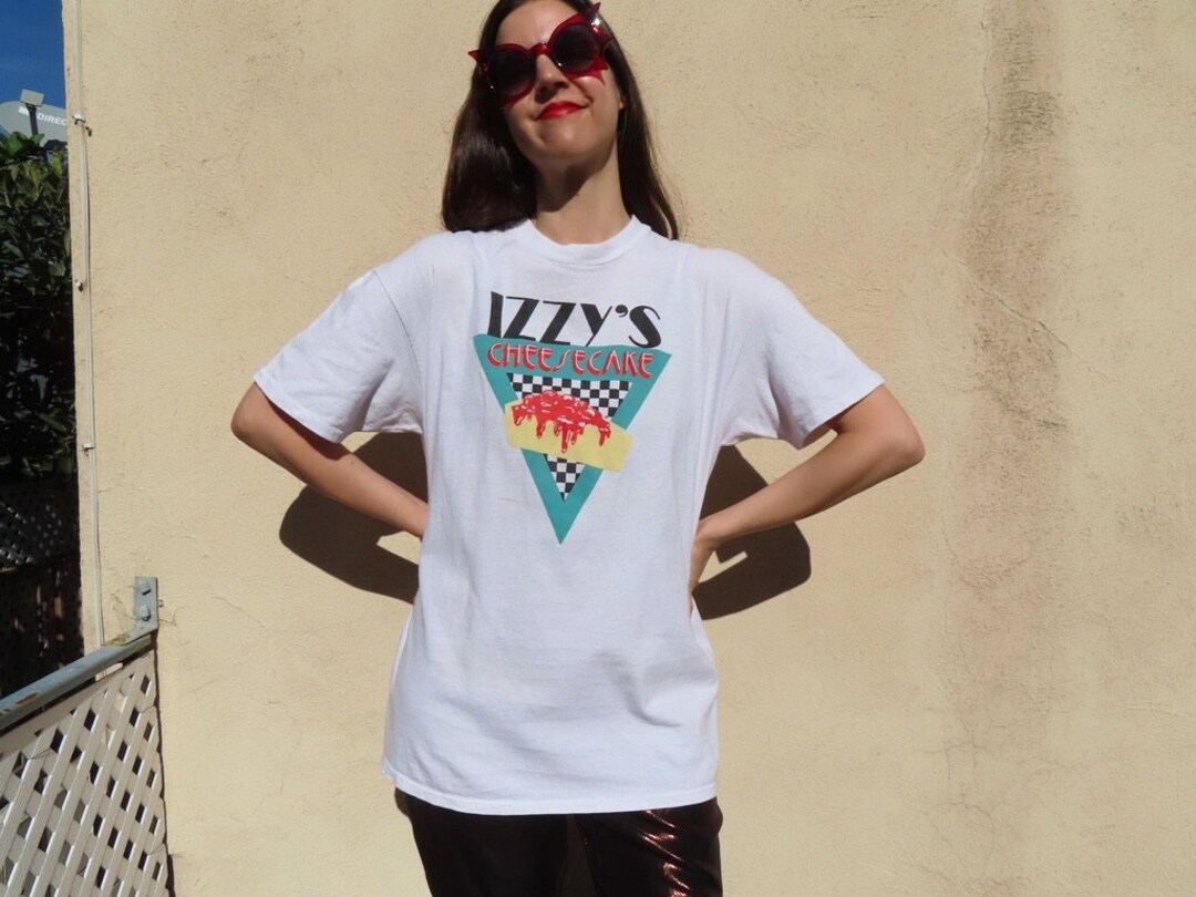 1980s Graphic T-shirt Izzy's Cheesecake Portland Maine Dessert Black ...