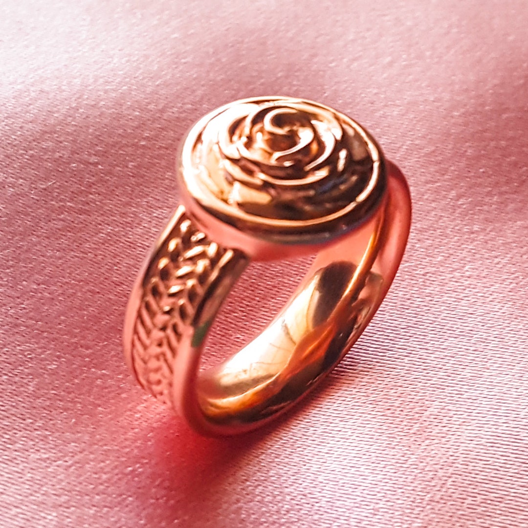 Rose Signet Ring - Etsy