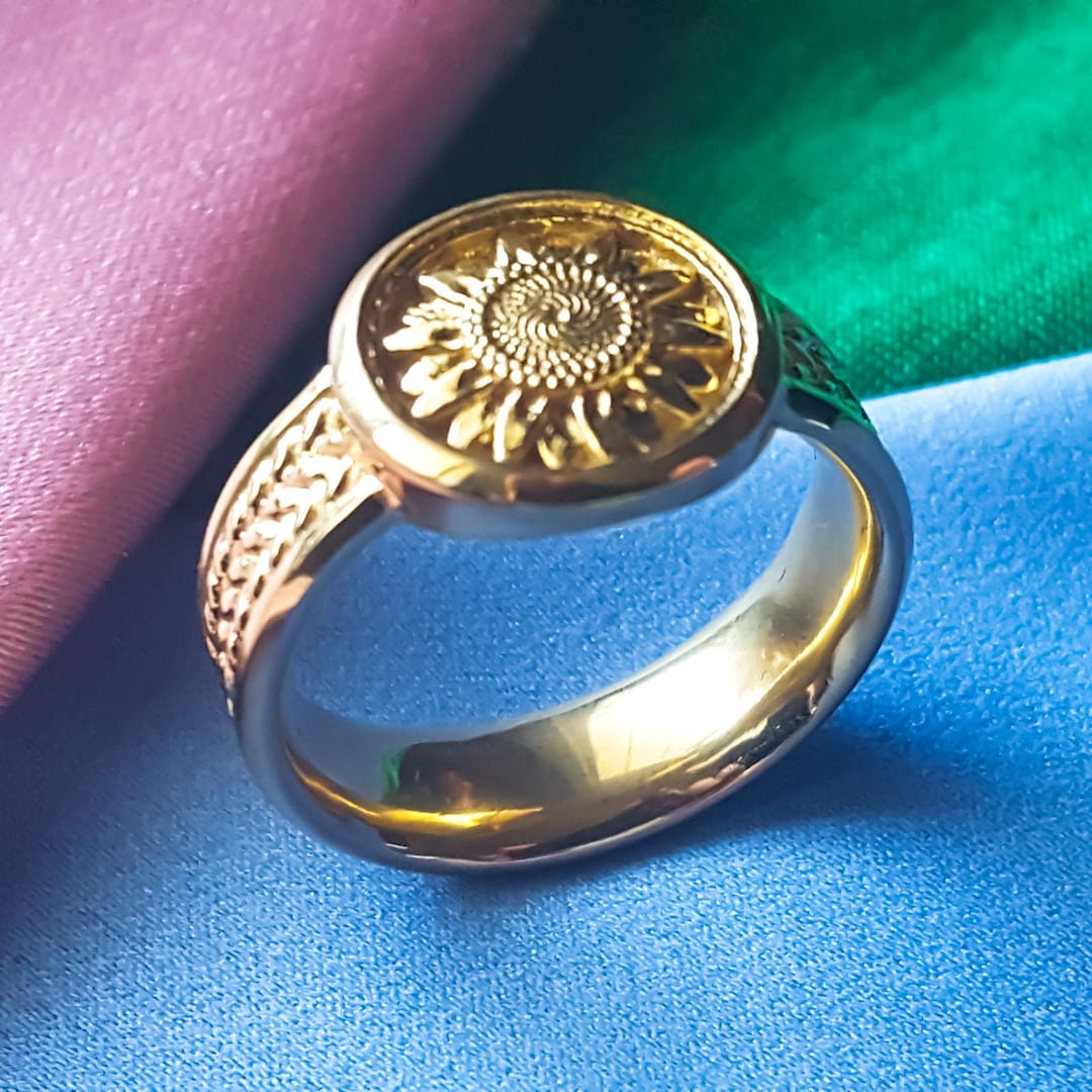 Sunflower Signet Ring - Etsy