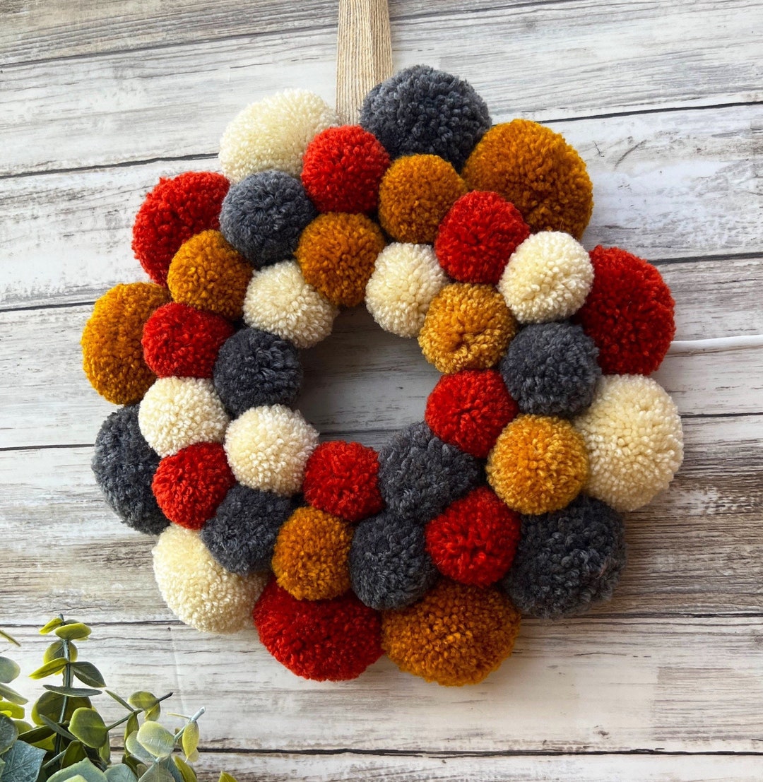 Autumn / Fall Pom Pom Wreath in Gorgeous Fall Colours - Perfect Autumn ...