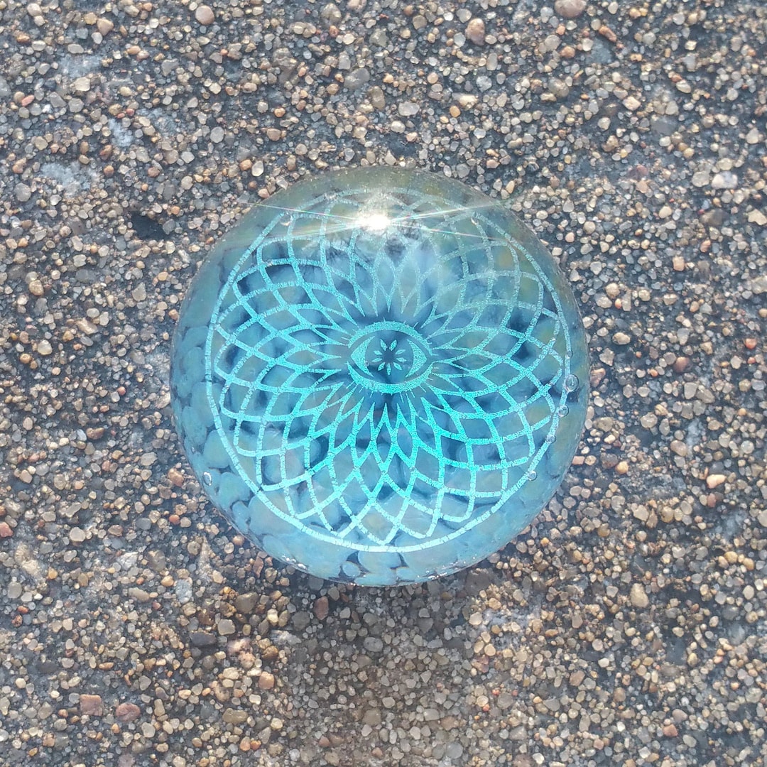 32mm Retichello Eye Dichroic Image on Space Background With - Etsy