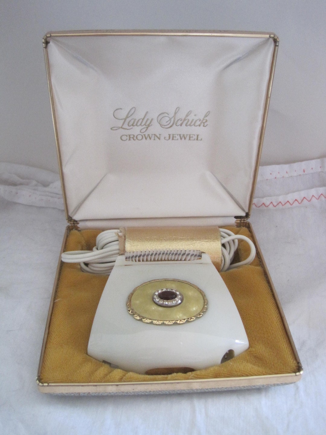 Vintage Mid Century Lady Schick Crown Jewel Electric Razor Model 110 ...