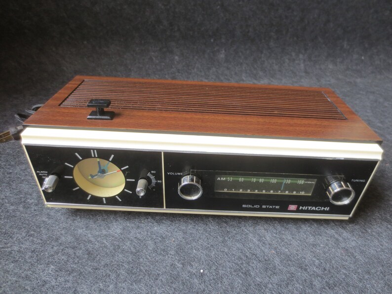 Vintage 1968 Hitachi Solid State 5 Transistor Radio Model | Etsy