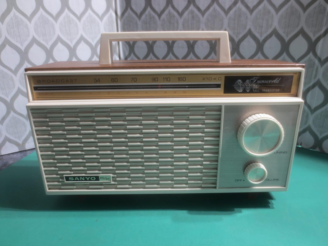 Vintage Sanyo Transistor Super HET AM Frequency Radio Transworld All ...