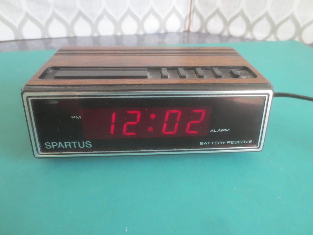Vintage Spartus LED Bedside Home and Travel Red LED Alarm Clock With ...