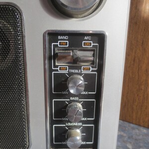 Vintage Late 1980's General Electric Super Radio Ll Portable AM/FM ...