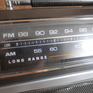 Vintage Late 1980's General Electric Super Radio Ll Portable AM/FM ...