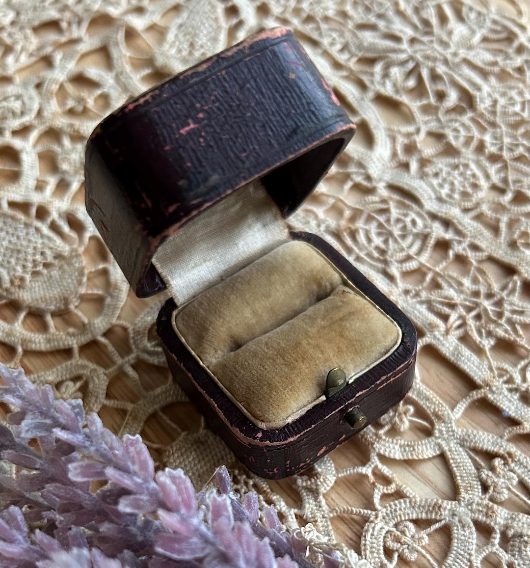 Antique Leather Covered Empty Ring Box / Vintage Jewelry Display Box - Etsy