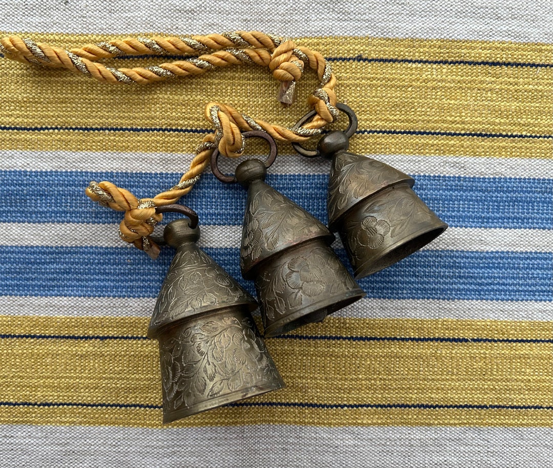 Vintage India Brass Bell Garland Set / Etched Brass Bell Chimes - Etsy