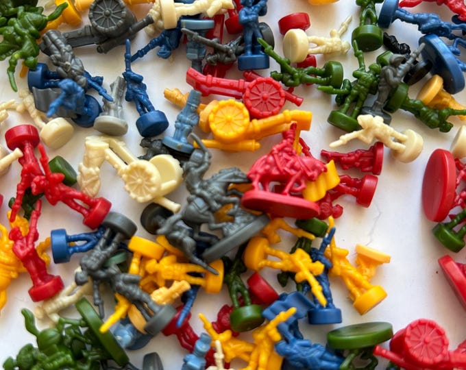 Vintage Risk Game Replacement Pieces / Risk Dice / Plastic Soldiers - Etsy