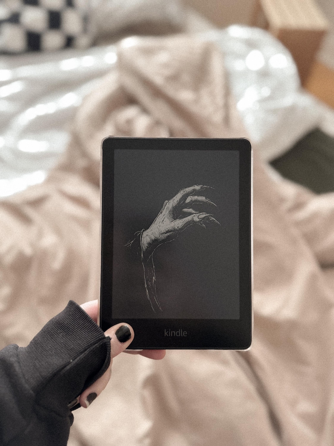 Kindle Paperwhite Full Screen Lock Screen - Dark Vampire Love - Etsy