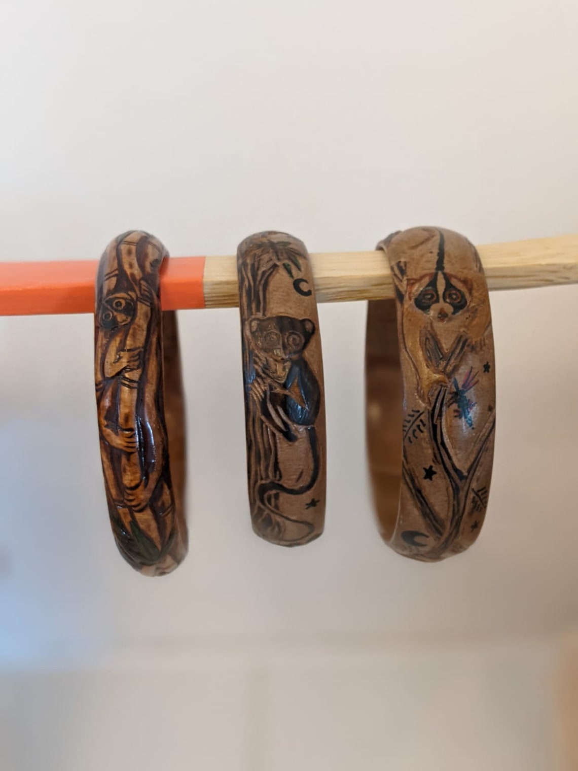 Stunning hand-carved bangle 3 different design: Javan slow | Etsy