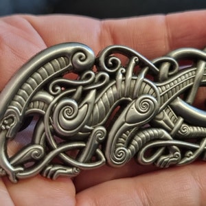 Knotwork Xenomorph 3D Metal Pin - Alien Monster Celtic Viking Gripping ...