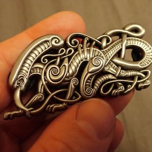 Knotwork Xenomorph 3D Metal Pin - Alien Monster Celtic Viking Gripping ...