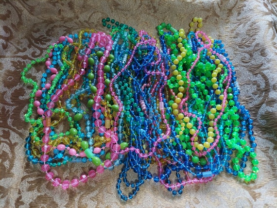 EP69- Vintage 1970's-80's plastic beads from a New Or… - Gem