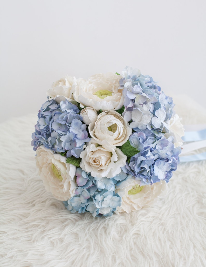 Diameter 9 Baby Blue HYDRANGEA and White RANUNCULUS - Etsy