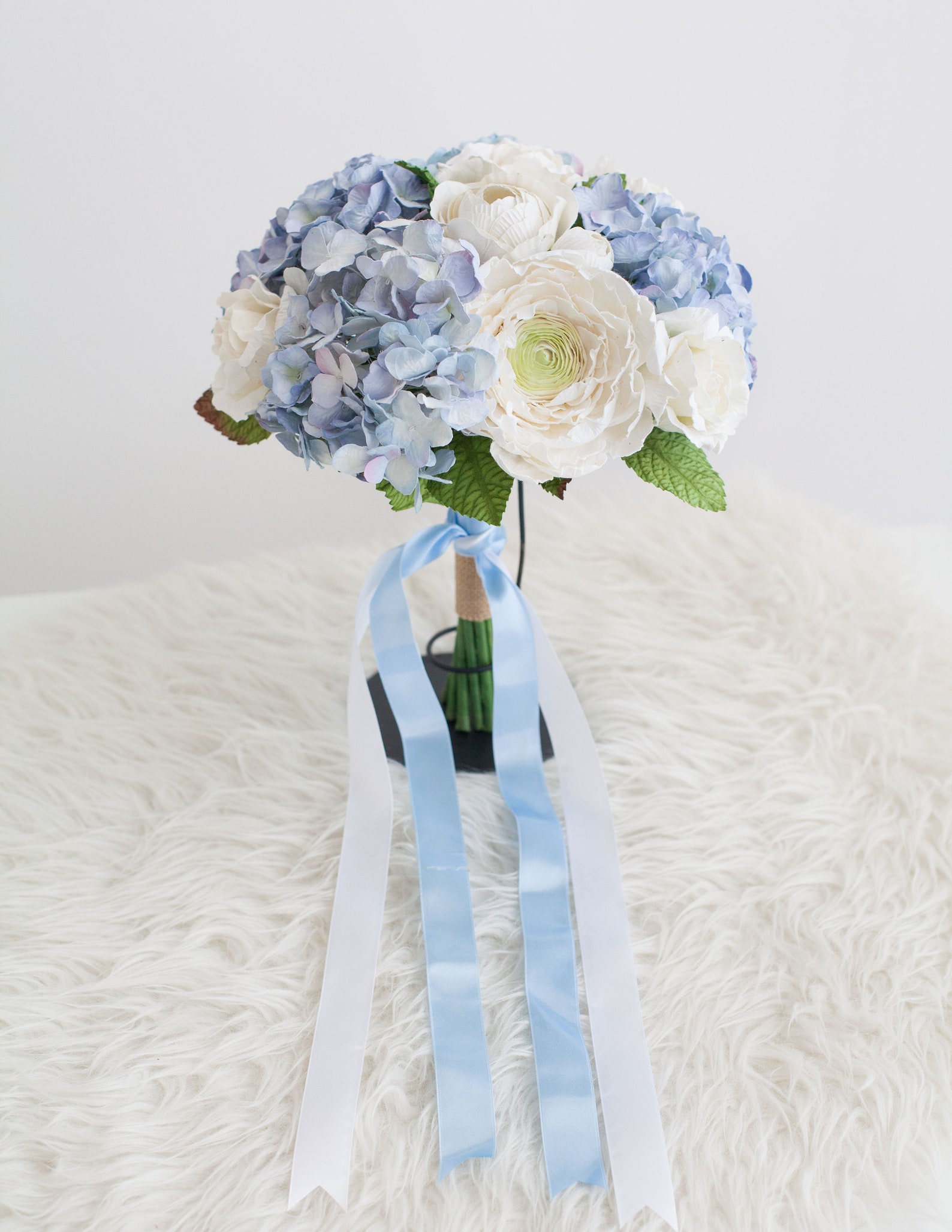 Diameter 9 Baby Blue HYDRANGEA and White RANUNCULUS - Etsy
