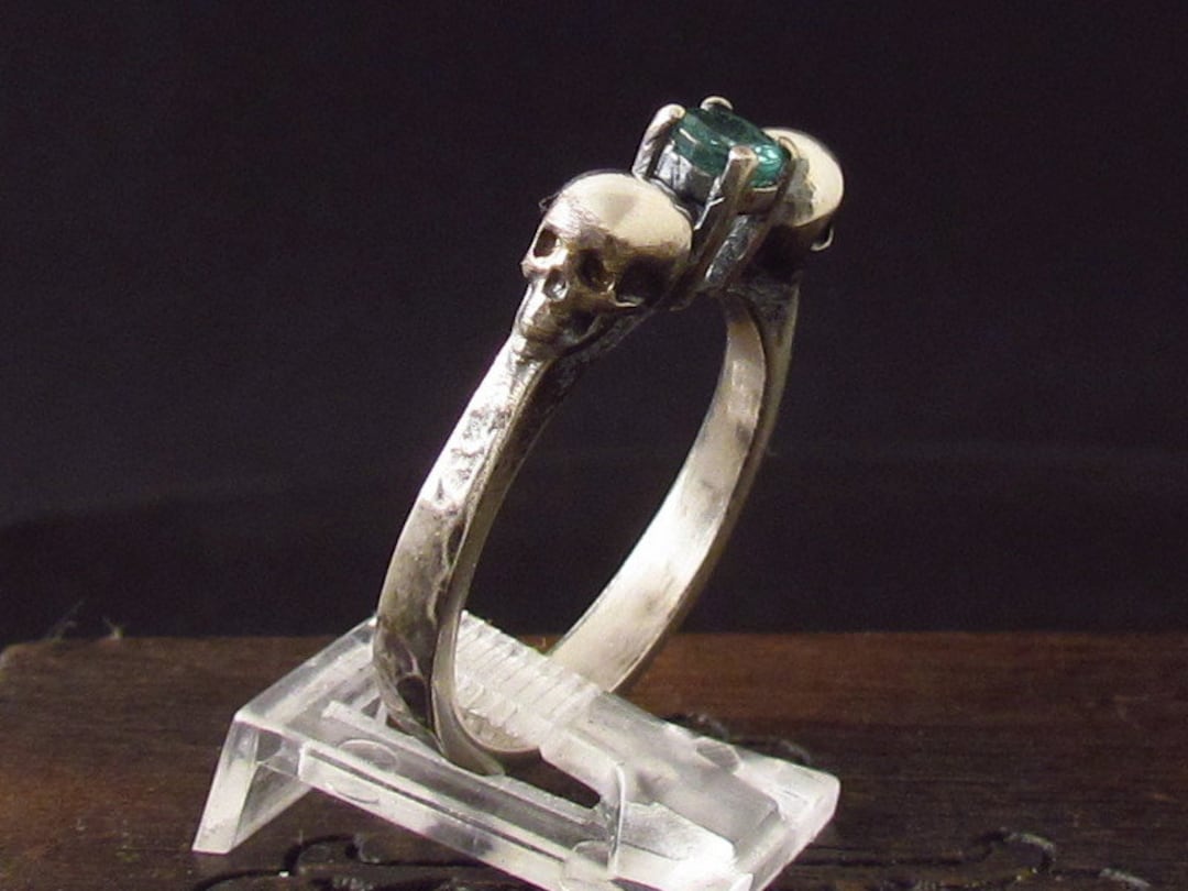 Mysacrum SKULL RING Emerald-silver Ring - Etsy