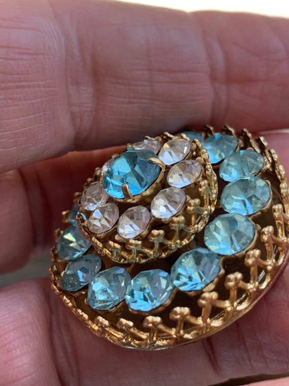 vintage Coro brooch three tiers of baby blue and whit… - Gem