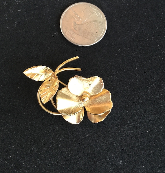 Vintage Giovanni Flower Brooch - Gem