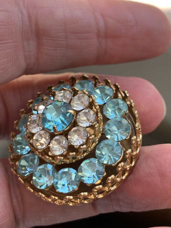 vintage Coro brooch three tiers of baby blue and whit… - Gem