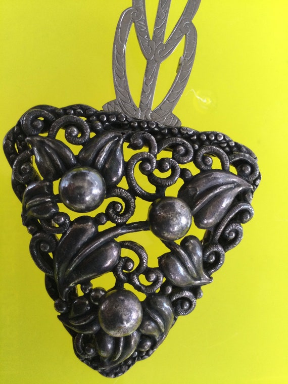 H Pomerantz Inc. N Y Fur Clip. - Gem