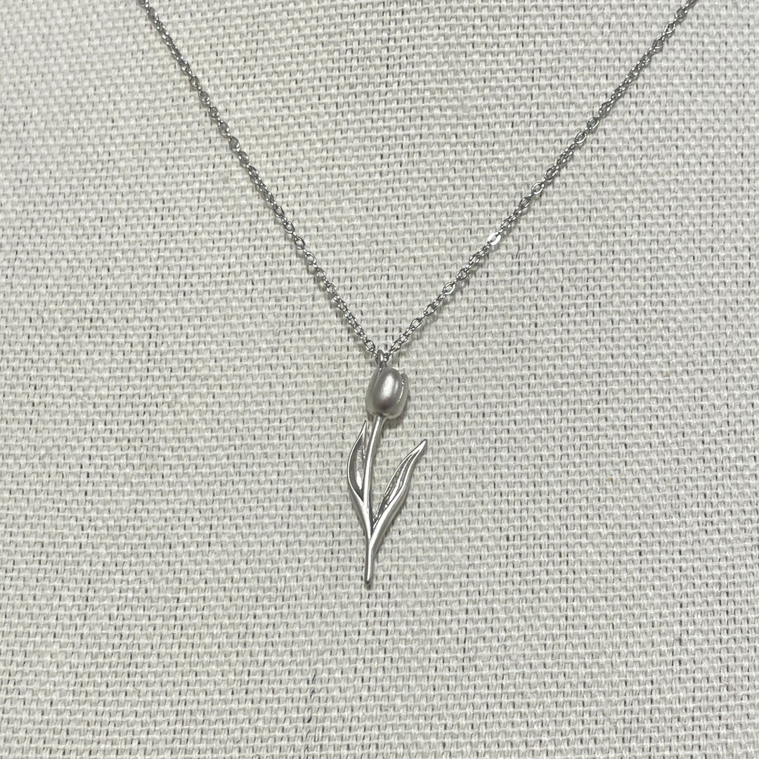 Tulip Flower Necklace, Elegant and Sophisticated Tulip Flower Pendant Necklace in Gold and ...