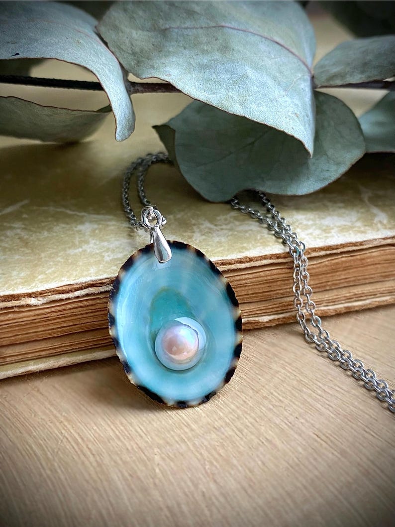Sea World Limpet Shell and Freshwater Pearl Necklace. Unique Sea Life ...
