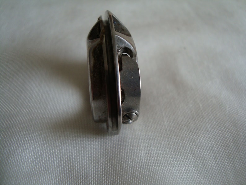 Singer Spool Holder Bobbin Case Part 32590 From Vintage 99K & - Etsy