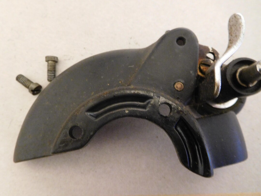 Singer Sewing Machine 15K Bobbin Winder & Belt Guard Simanco 125324 ...
