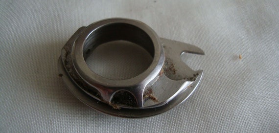 Singer Spool Holder Bobbin Case Part 32590 From Vintage 99K & - Etsy