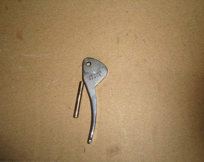 Singer 99K 99 Bobbin Winder & Wheel Belt/pulley Guard Simanco 32604 ...