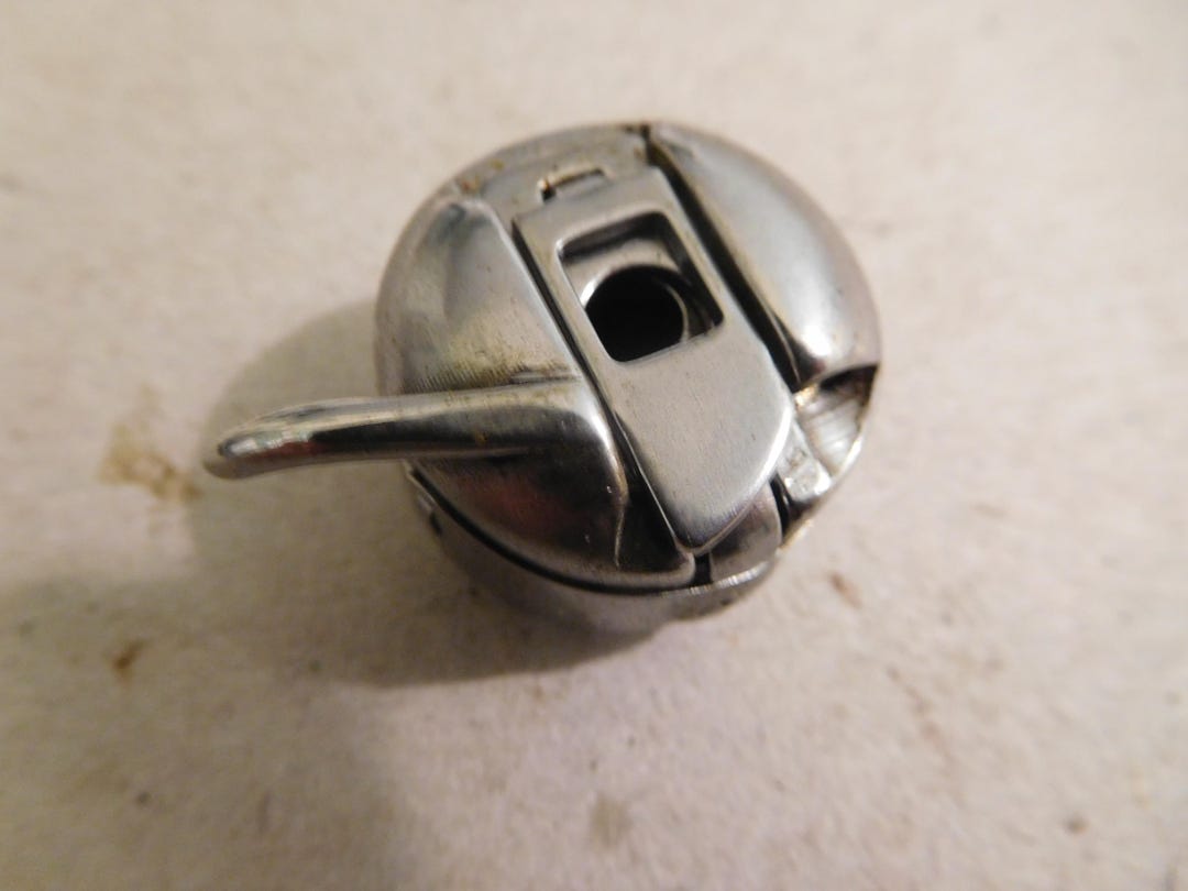 Singer 15K Spool Holder Bobbin Case From Early to Mid Century 15 Sewing ...