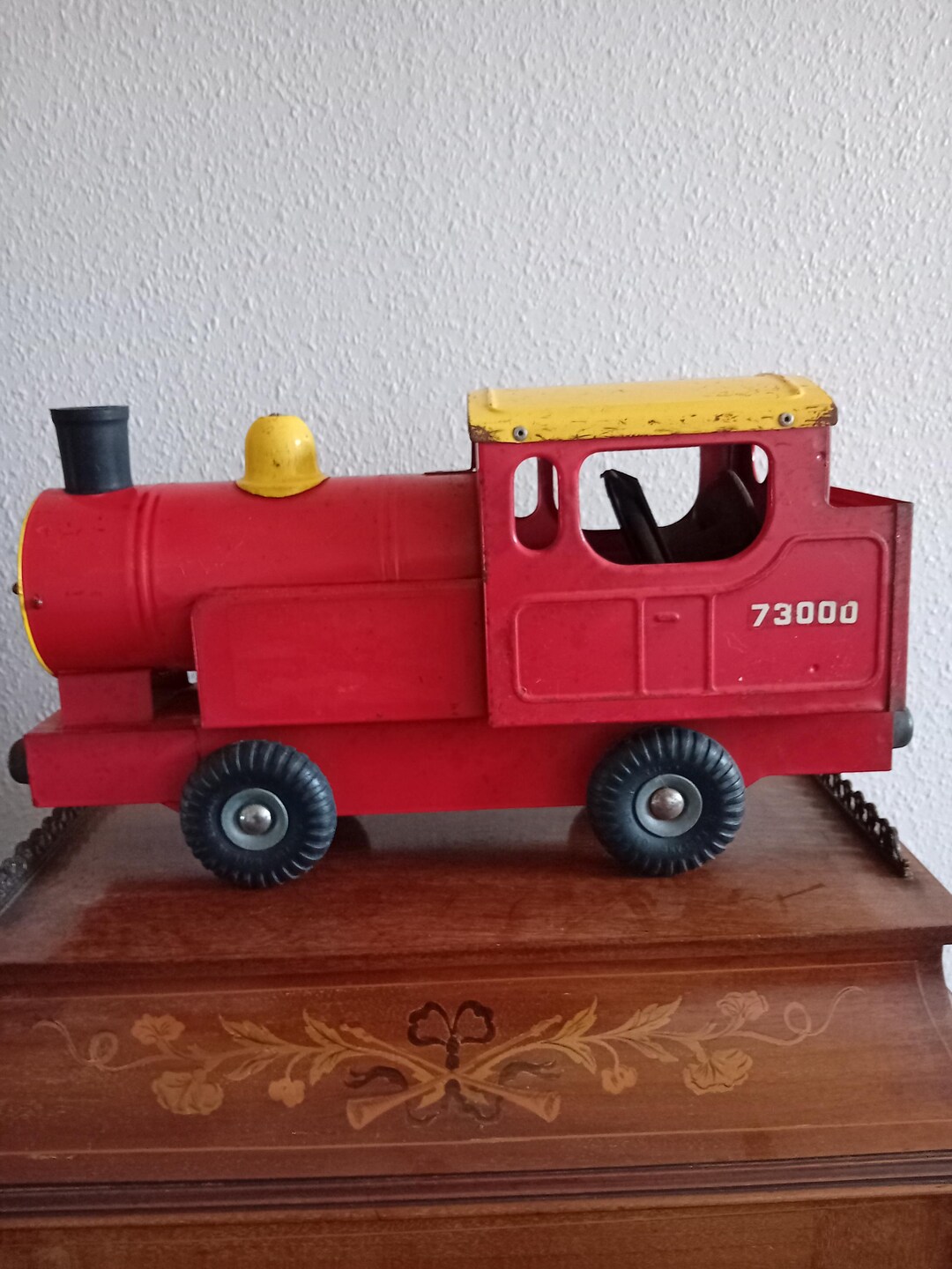 Triang Pull Along Pressed Metal Train Tinplate 1950s Era 73000 Red and ...