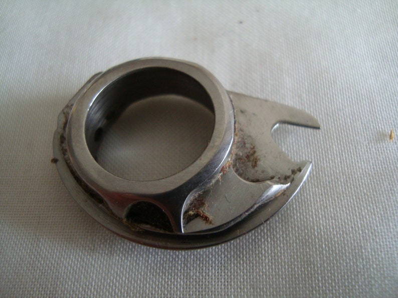 Singer Spool Holder Bobbin Case Part 32590 From Vintage 99K & 66K ...